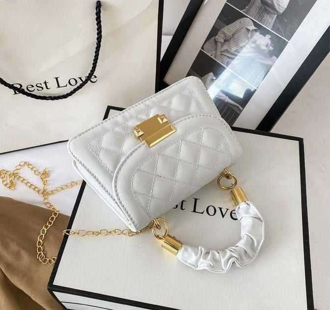 Geanta alba matlasata Amy – TIARA CONCEPT STORE